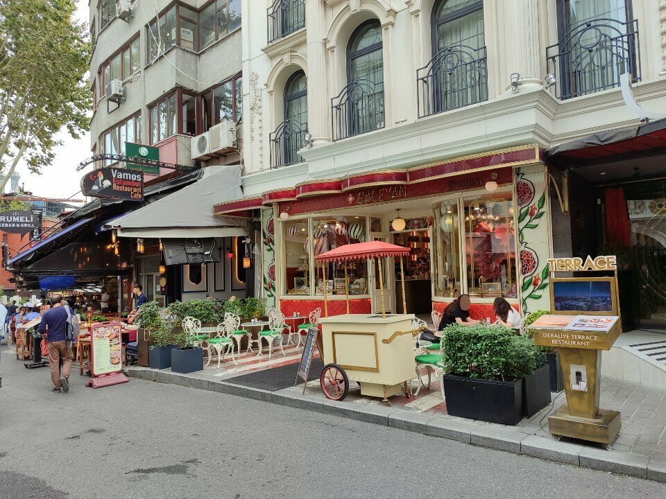 Pasta, şekerleme ve tatlı Galeyan Helvahane, İstanbul, foto