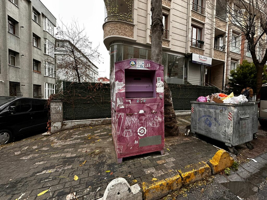 Geri dönüşüm merkezleri Tekstil Kumbarası, İstanbul, foto