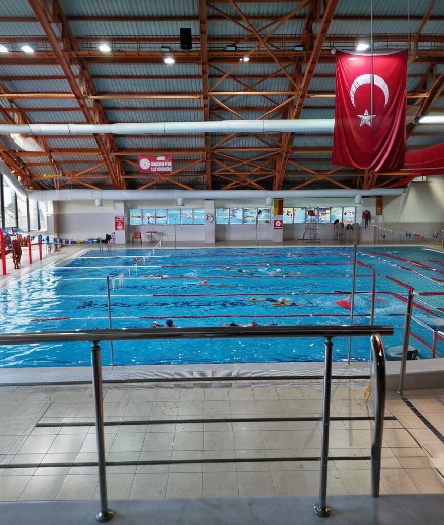 Yüzme havuzları Kilimli Yarı Olimpik Havuz, Kilimli, foto