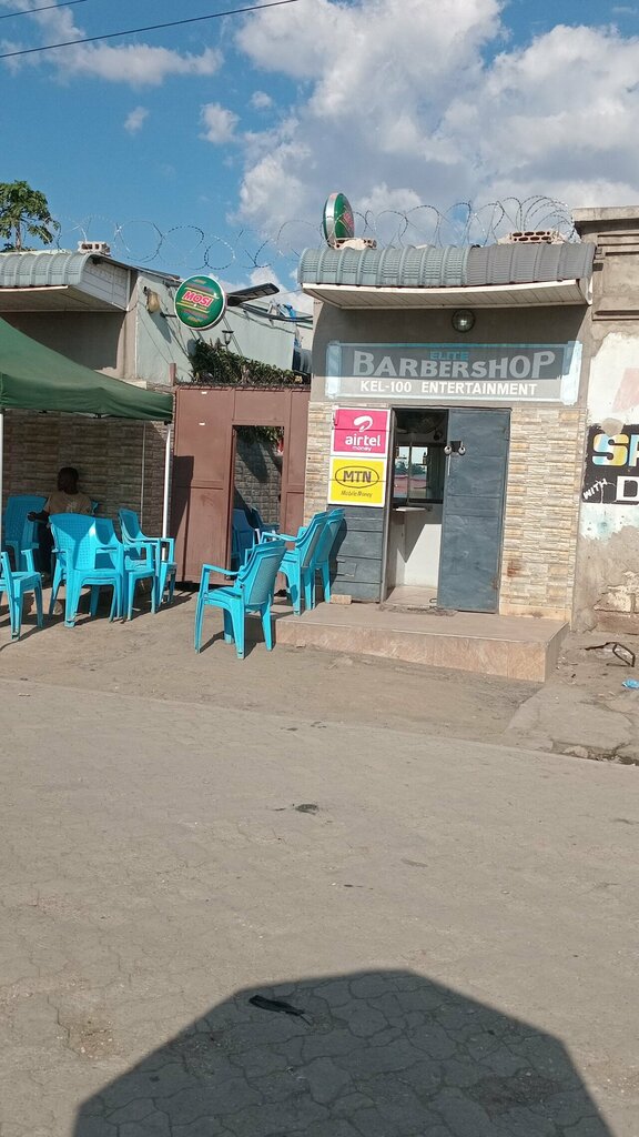 Berberler Kel 100 Barber Shop, Lusaka, foto