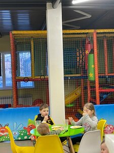 Играешка (Spasskaya ulitsa No:59А), kafe  Olyokminsk'ten