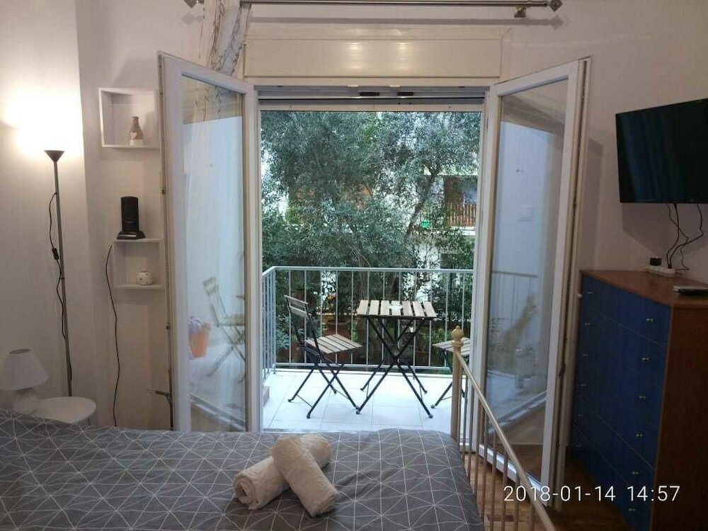 Otel Modern ideally located studio apartment, Atina, foto