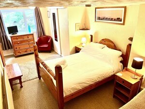 The Lake View Hotel (Great Britain), otel  Gwynedd County'den