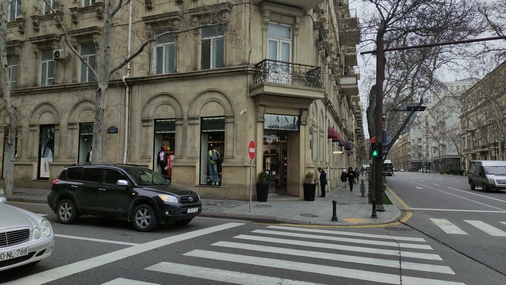 Giyim mağazası A kh armani ekhchange, Bakü, foto