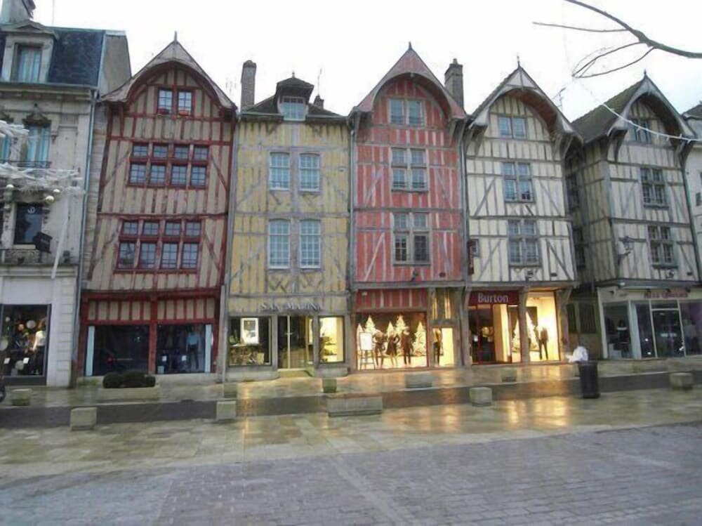 Otel Brit Hotel Essentiel Troyes Aéroport, , foto