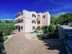 Modern Apartment in Starigrad Paklenica With Barbecue (D8 state road), otel  Zadar Bölgesi'nden