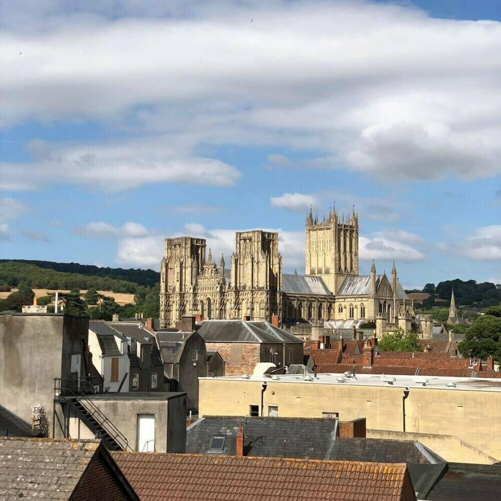 Otel Stylish Wells Penthouse With Cathedral Views, , foto