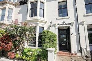 Amadeus Serviced Apartments (Scotland, City of Glasgow, Glasgow, North Woodside Road), otel  Glasgow'dan