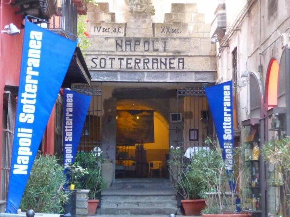Otel Non ci resta che Napoli, Napoli, foto