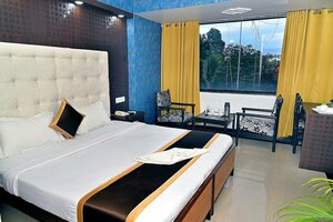 Hotel Rajhans International (Yellow Line, IFFCO Chowk Station), otel  Bhagalpur'dan