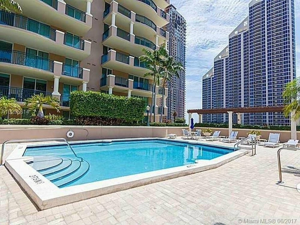 Kısa süreli konaklama Stylish Modern 2bd 2bth Apt Near the Beach, Florida Eyaleti, foto