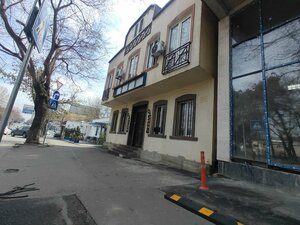 Hotel Isani (Ketevan Dedofali Avenue No:67A), otel  Tiflis'ten