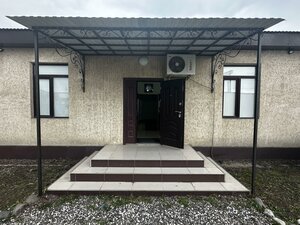 Постоялый двор (Barrikadnaya ulitsa No:3), pansiyonlar, hosteller  Grozni'den