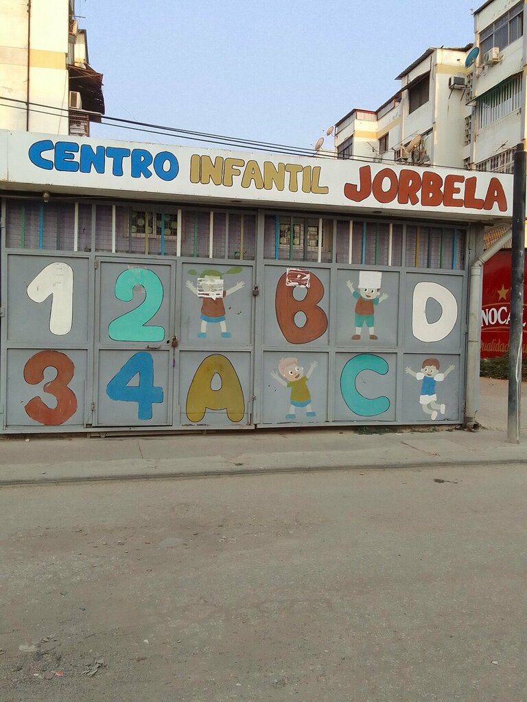 Çocuk ve gençlik merkezleri Centro infantil, Loanda, foto