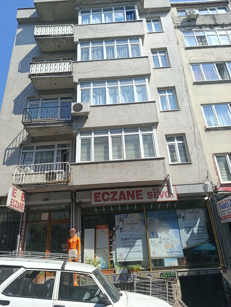 Eczaneler Öz Sevgi Eczanesi, İstanbul, foto