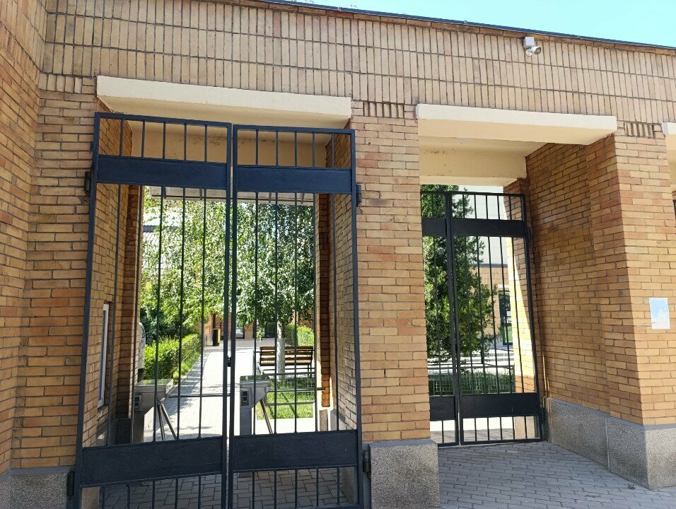 Fen lisesi, sosyal bilimler lisesi The Aga Khan School of Osh, Osh, foto