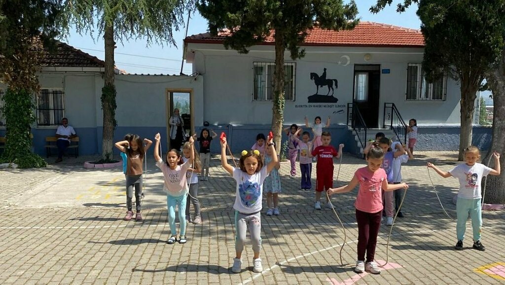 Belediyeler, devlet daireleri Sındırgı İlçe Milli Eğitim Müdürlüğü, Sındırgı, foto