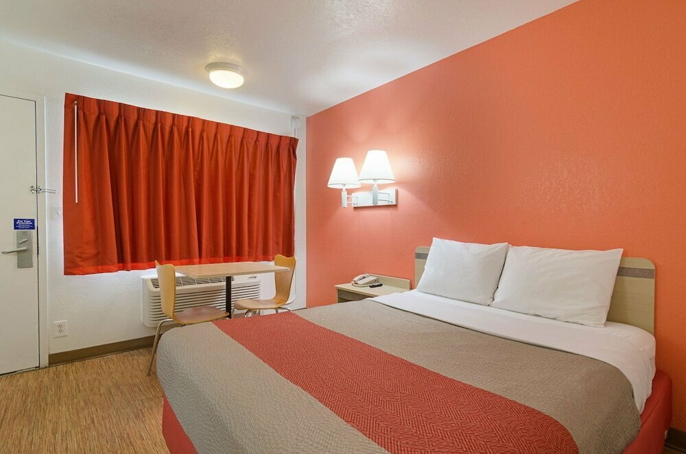 Otel Motel 6 Topeka, Topeka, foto