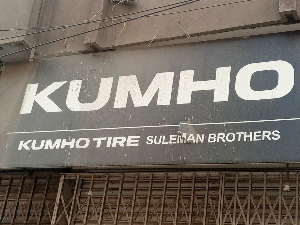 Jant ve lastikçiler Kumho Tyre, Karaçi, foto
