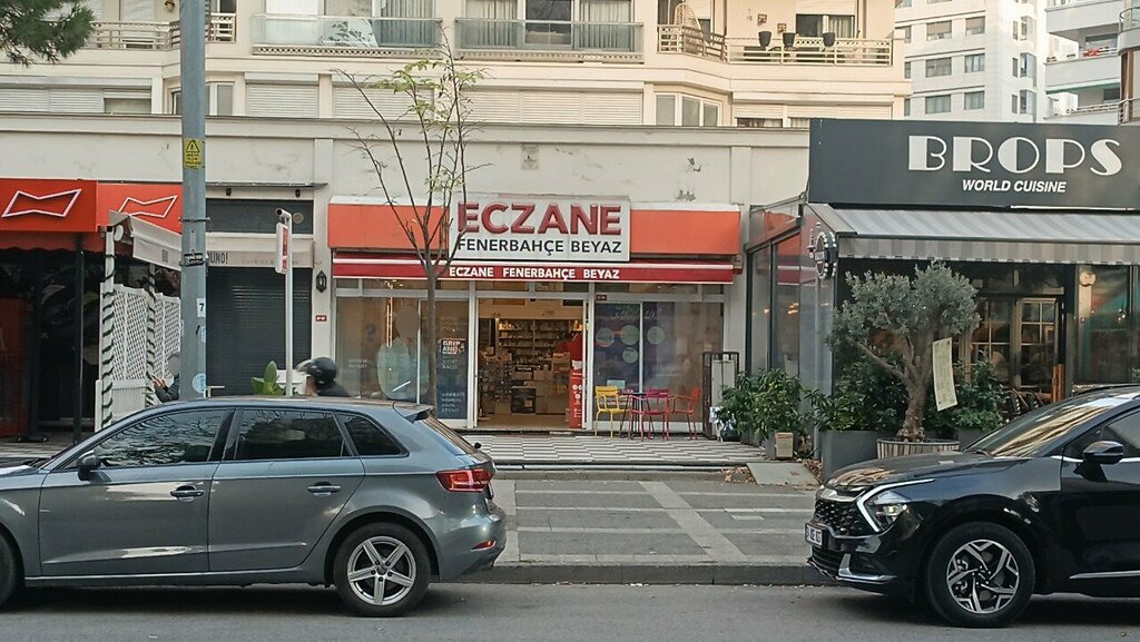 Eczaneler Fenerbahçe Beyaz Eczanesi, İstanbul, foto