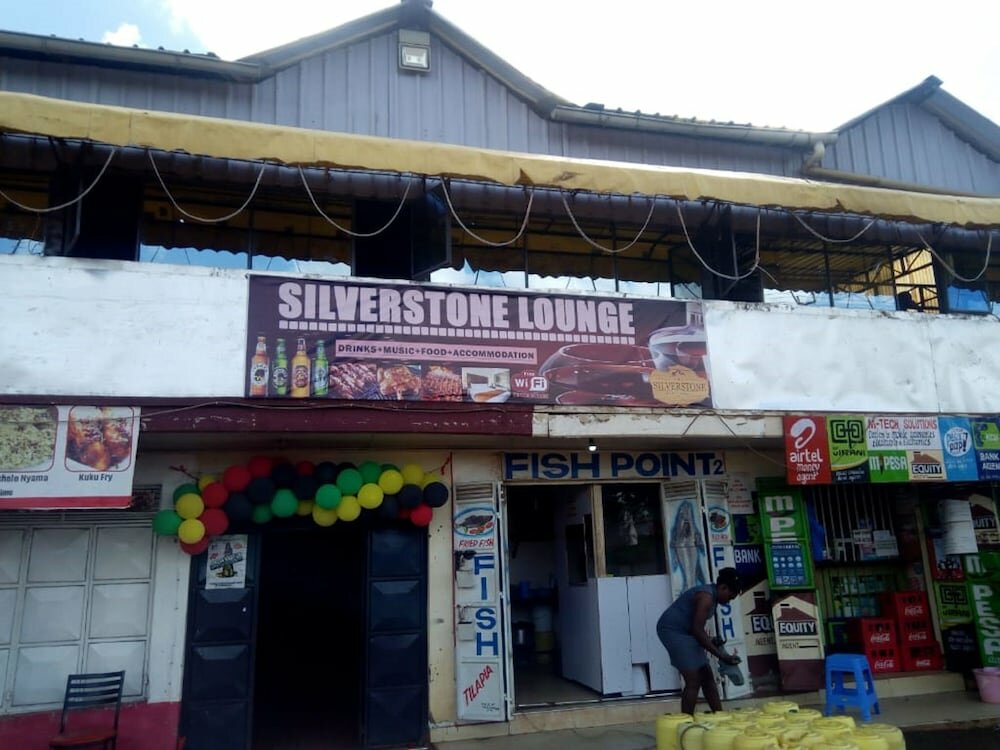 Otel Silverstone Park Bar & Guest House, Dünya, foto