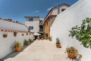 Sevenfarm (Viseu, Mangualde, Rua Direita, 26), otel  Viseu'dan