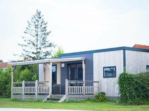 Modern Chalet With 2 Bathrooms in Friesland (Friesland, Smallingerland, Eijzengapaed, 7), otel  Friesland'dan