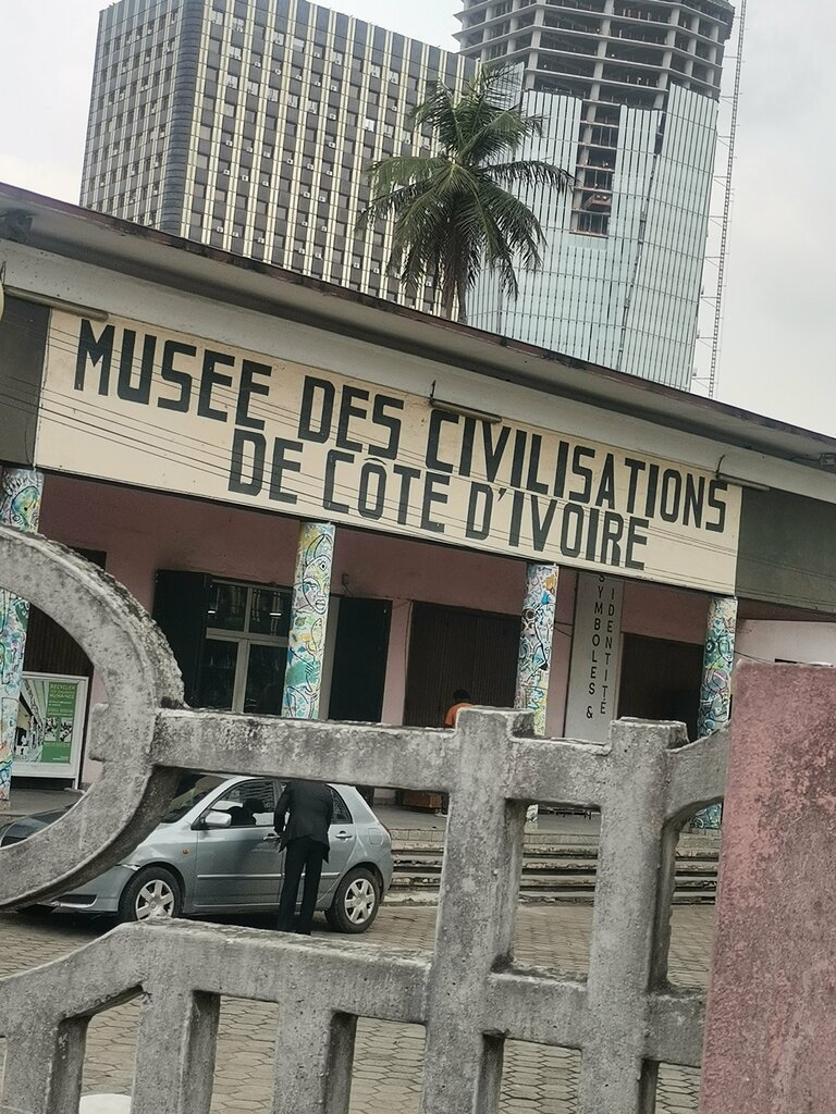 Müzeler ve sanat galerileri Musée des Civilisations de Côte d'Ivoire, Abican, foto