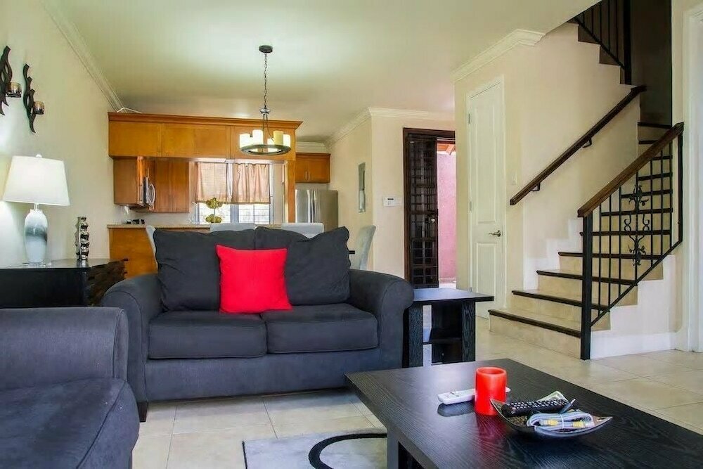 Daireler New Kingston Guest Apartment at Donhead, Kingston, foto