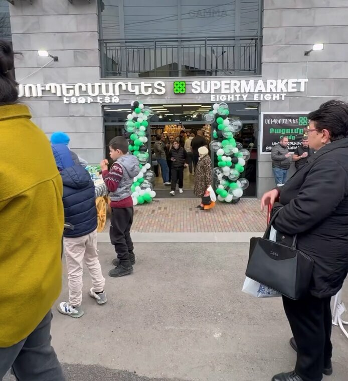 Süpermarket Ejghty ejght, Erivan, foto