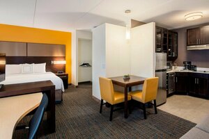 Residence Inn by Marriott Regina (Saskatchewan, Regina, 1506 Pasqua Street), otel  Regina'dan