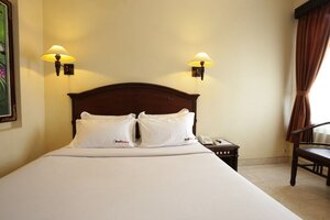 RedDoorz at Raya Pantai Kuta (Bali, Badung Regency, Kuta District, Kuta, Jl. Pantai Airport), otel  Bali'den