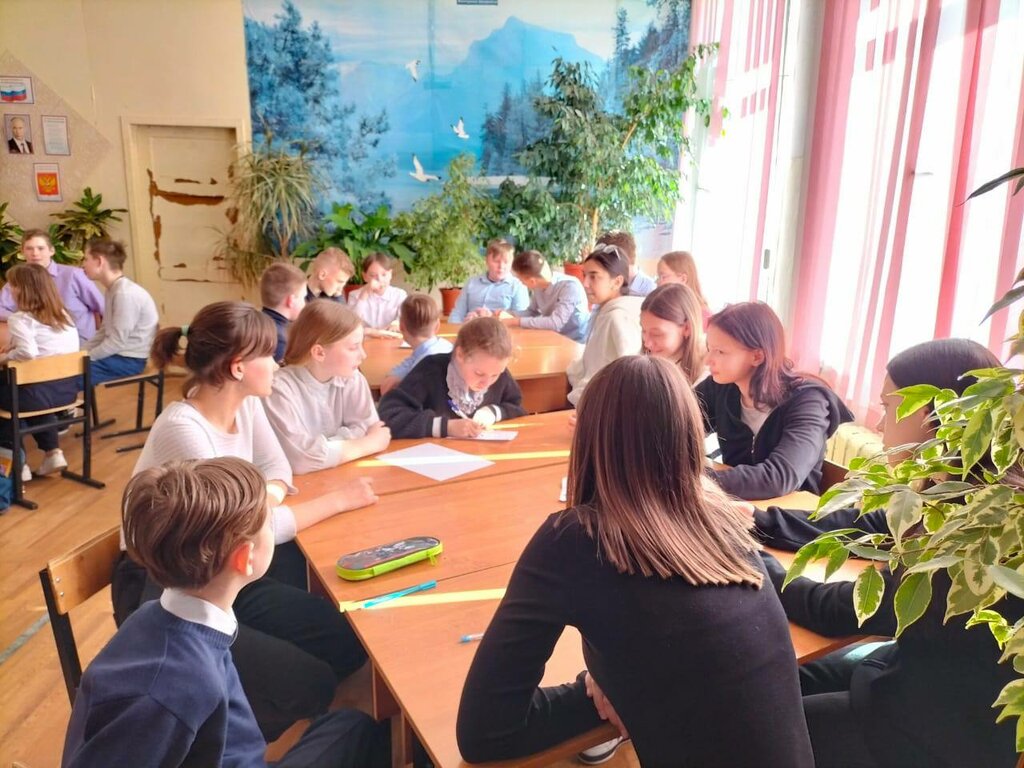 Ortaokul Vysokinichskaya Osnovnaya Obshcheobrazovatelnaya shkola, Mou, Kalujskaya oblastı, foto