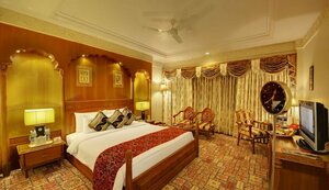 Hotel Babylon International (State of Telangana, Rajiv Gandhi Airport), otel  Rajpur'dan