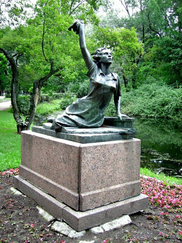 Anıt, heykel Подвиг Раймонды Дьен, Saint‑Petersburg, foto