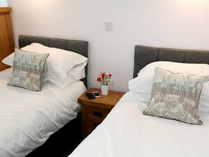 Austen's Luxury Apartments (England, Torbay, Torquay, Belgrave Road), otel  Torquay'den