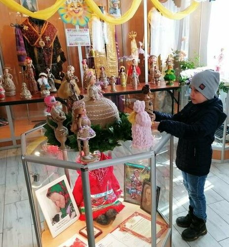 Müzeler ve sanat galerileri Церковно-краеведческий музей Истоки, Kalujskaya oblastı, foto