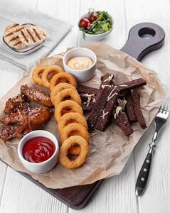Jules Verne (ulitsa Turistov No:30, posyolok Turgoyak), restoran  Çeliabinskaya oblastından