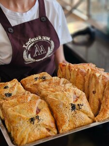 Хлебный дом (ulitsa Mira No:32/2), kafe  Labinsk'ten