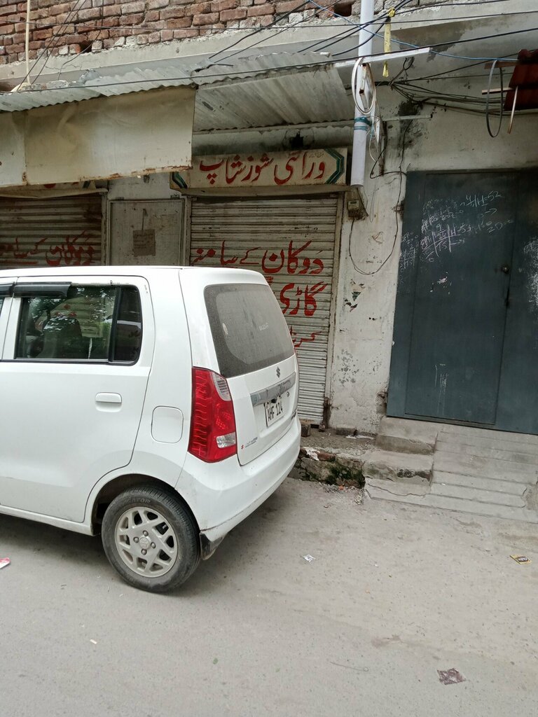 Ayakkabı tamiri Waraitee shoes shop, Lahor, foto