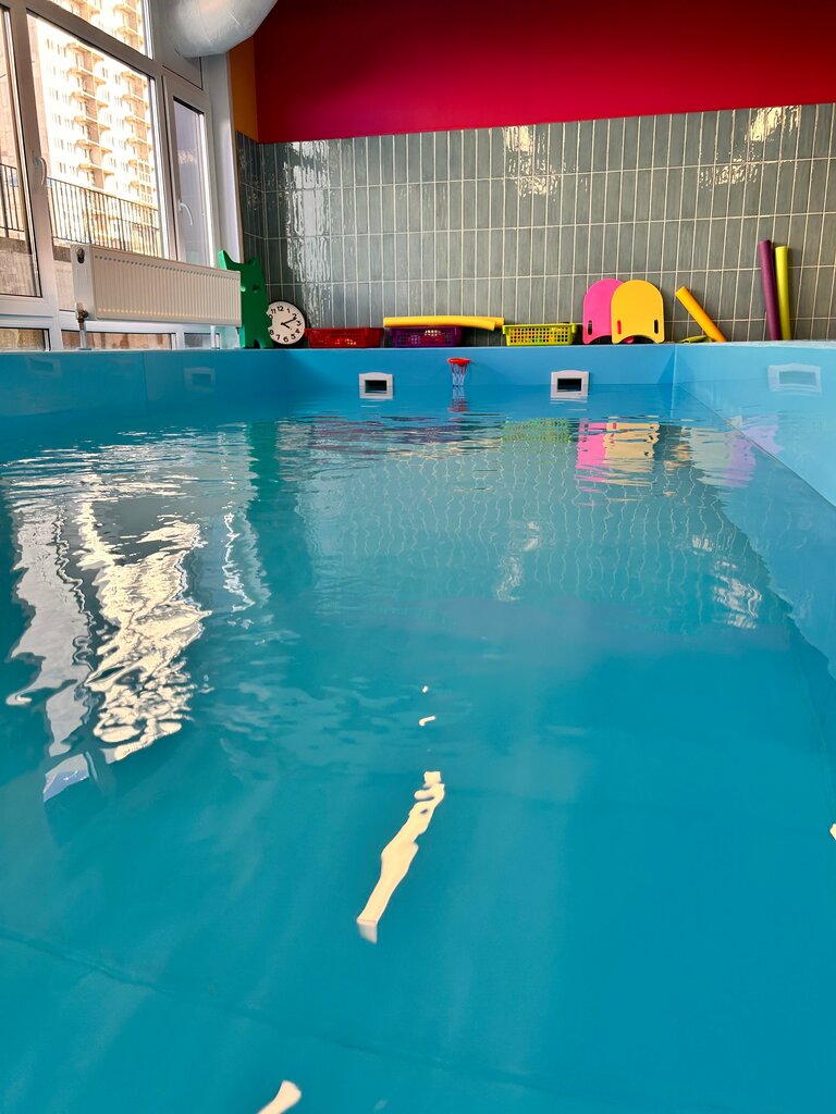 Yüzme havuzları Добрый кит, Cheboksary, foto