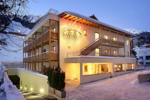 Banyan Hotel (Tyrol, Imst, Dorfstraße, 55), otel  Sankt Anton am Arlberg'den