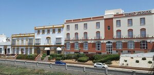 Alborán Chiclana (Calle Arcos de la Frontera No:1, Chiclana de la Frontera), otel
