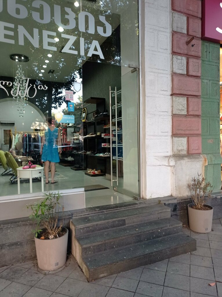 Giyim mağazası Venezia, Batum, foto