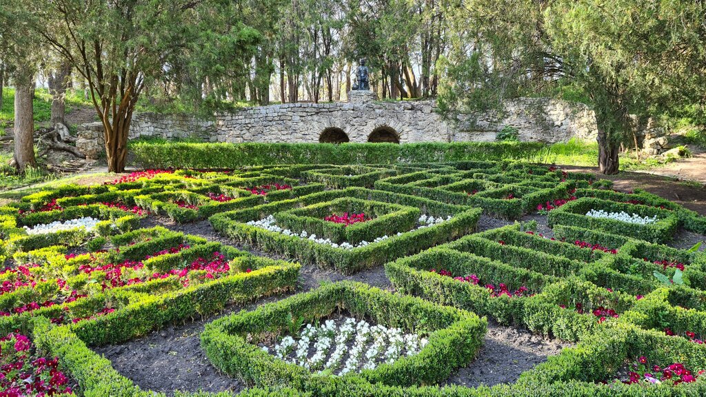 Park, sokak heykeli Мужичок с кувшином, Essentuky, foto