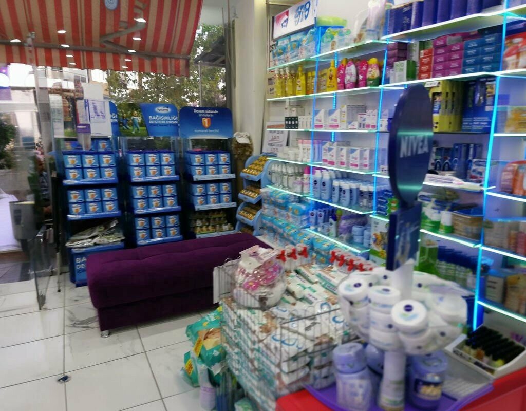 Eczaneler Merih Eczanesi, Edremit, foto