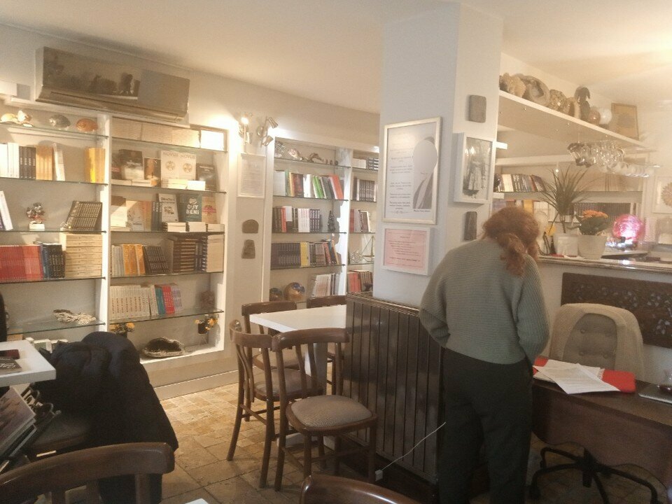 Yayınevleri, yayıncılar Cbn Kitap Cafe, İstanbul, foto