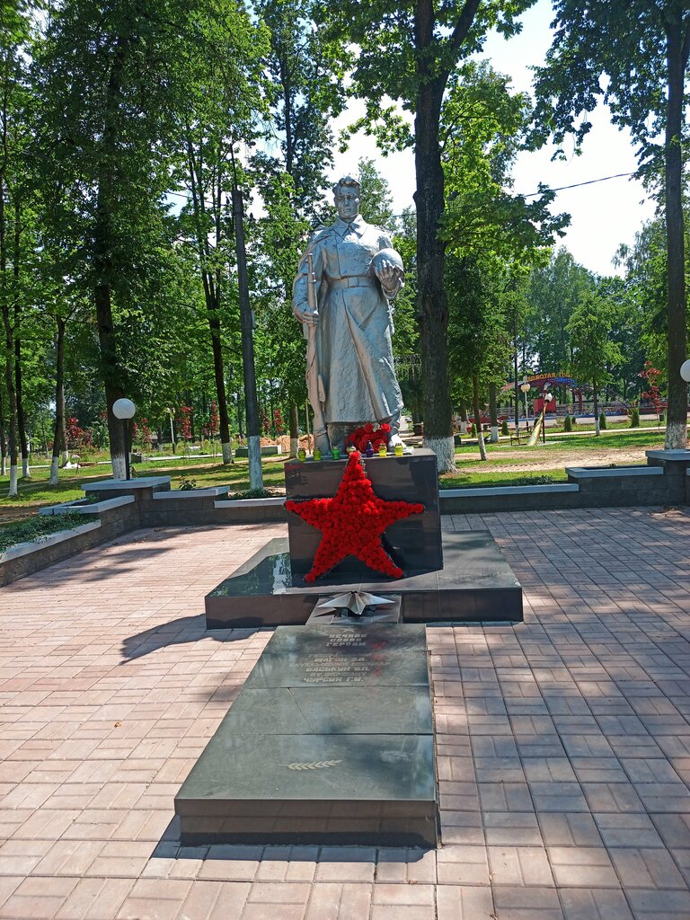 Anıt, heykel Аллея Славы, Klimavichy, foto