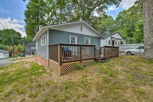 Pet Friendly Kannapolis Home w Fenced-in Yard! (North Carolina, Cabarrus County, Kannapolis), otel  Kannapolis'ten
