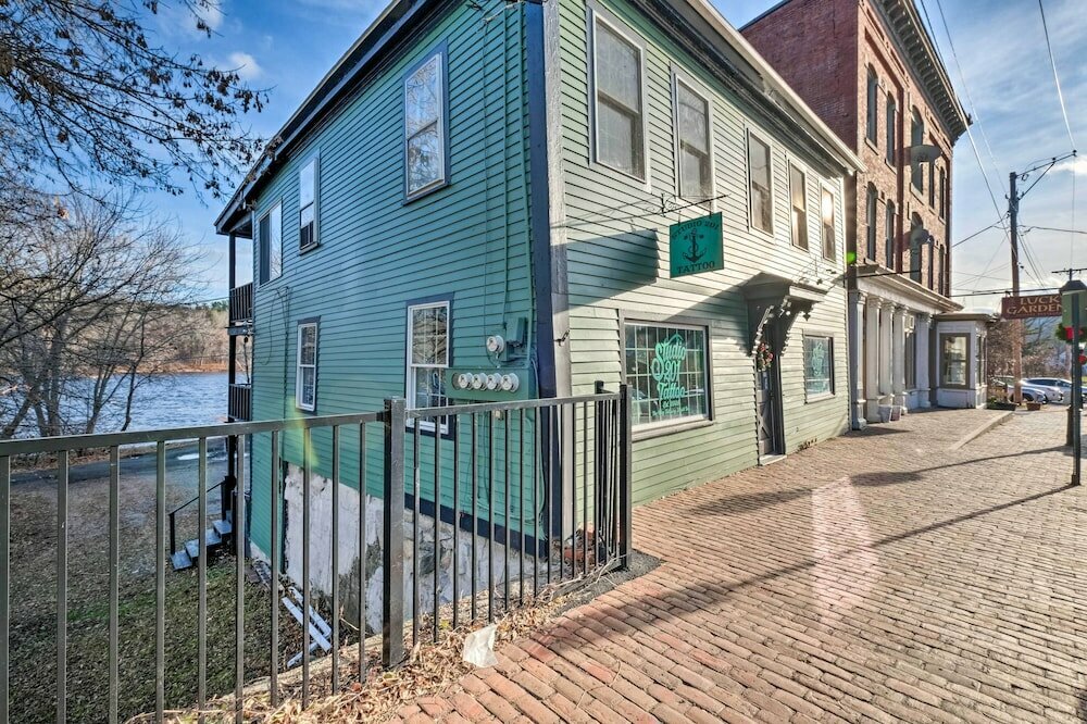 Otel Downtown Hallowell Retreat w Water Views!, Maine Eyaleti, foto